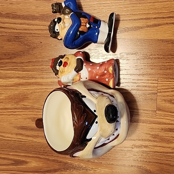 Kitchen | Taz Mug Salt Pepper Shaker | Poshmark